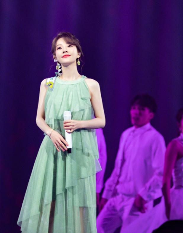 incredible!Feng Timo appeared at the Macau Song Festival to sing with ...