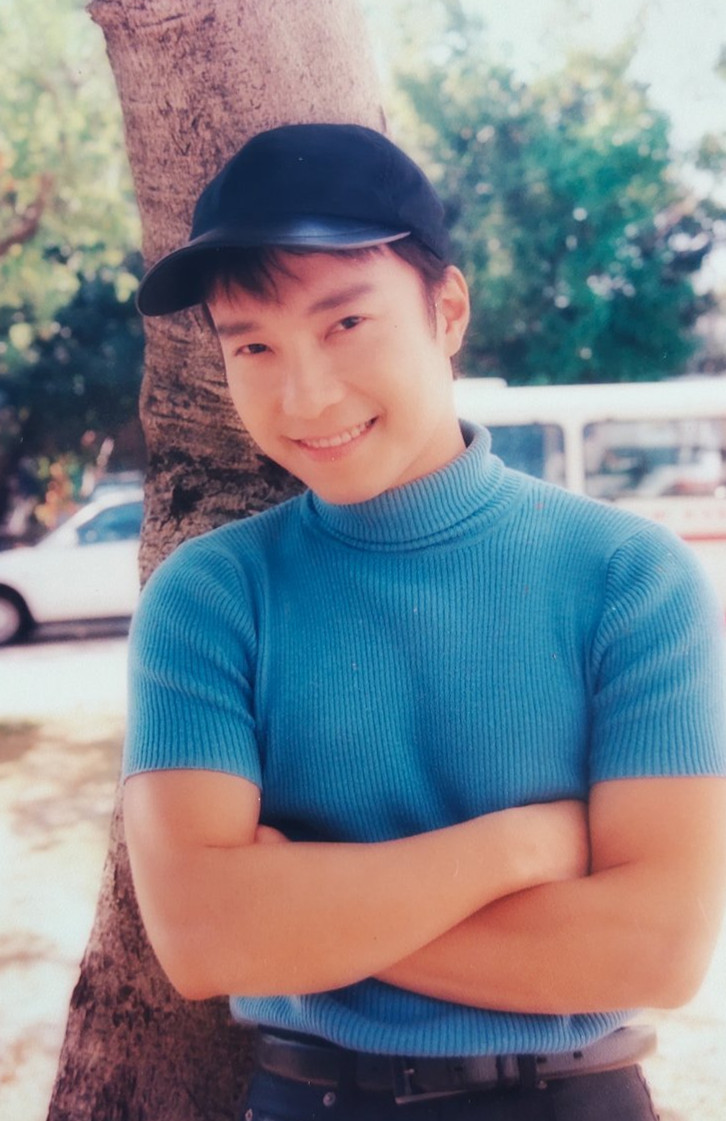 With the "Nine Hundred and Ninety-Nine Roses" bursting into flames, Li ...