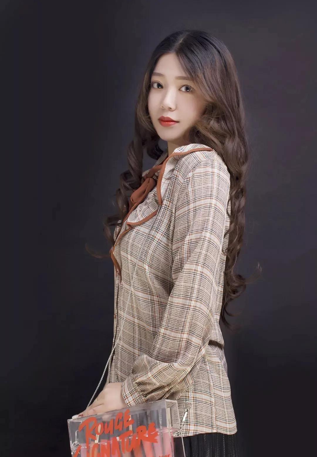 A more exaggerated photo deceiving world than Qiao Biluo appeared ...