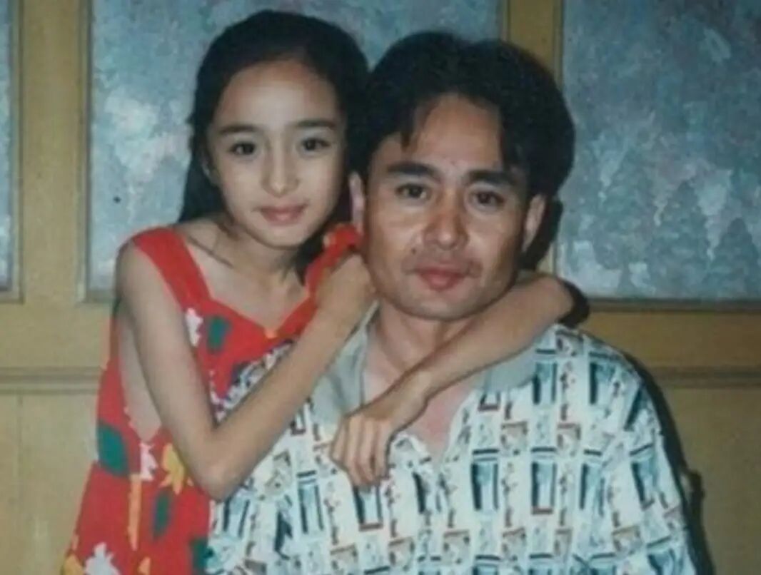 The handsome dads of seven actresses: Yang Ying's father is full of ...