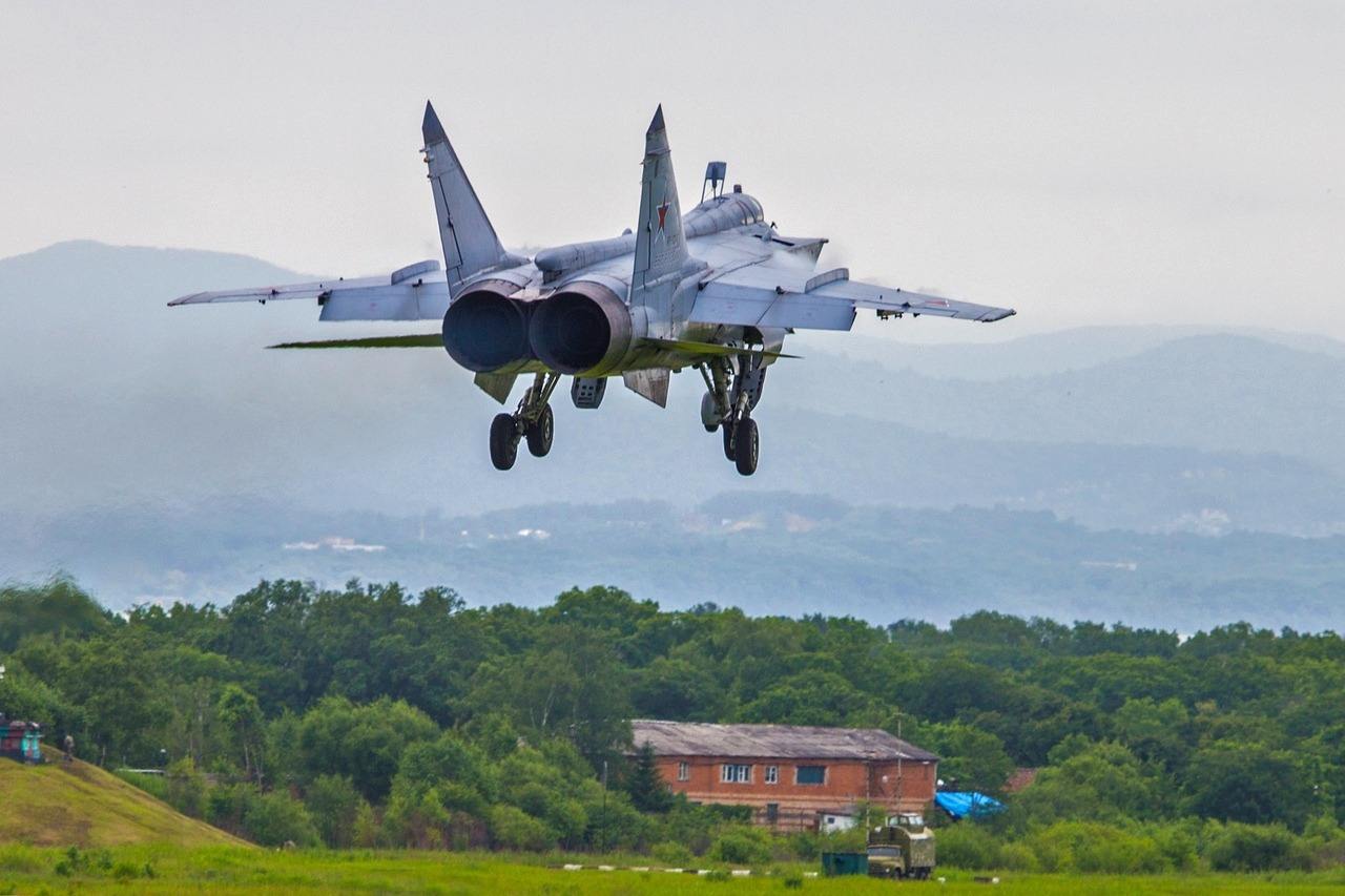 Stainless steel fighters equipped with hypersonic missiles will fly to ...