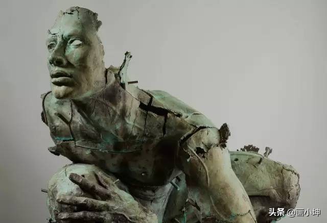 The perfect fusion of classical sculpture and post-modern expression ...