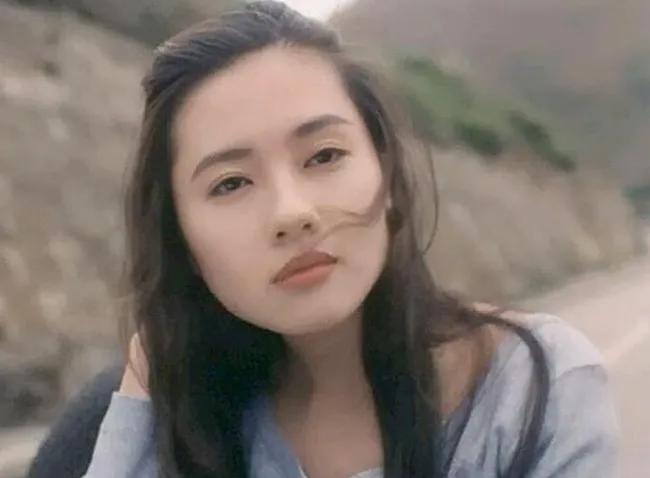 Hong Kong Film Goddess Li Lizhen - iNEWS