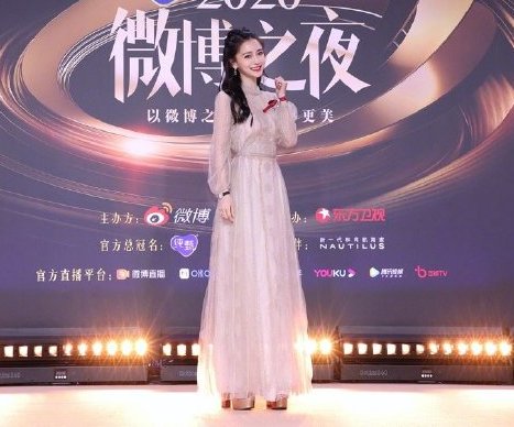 Weibo Night Actress Red Carpet Show: Tong Liya is elegant, Reba's ...