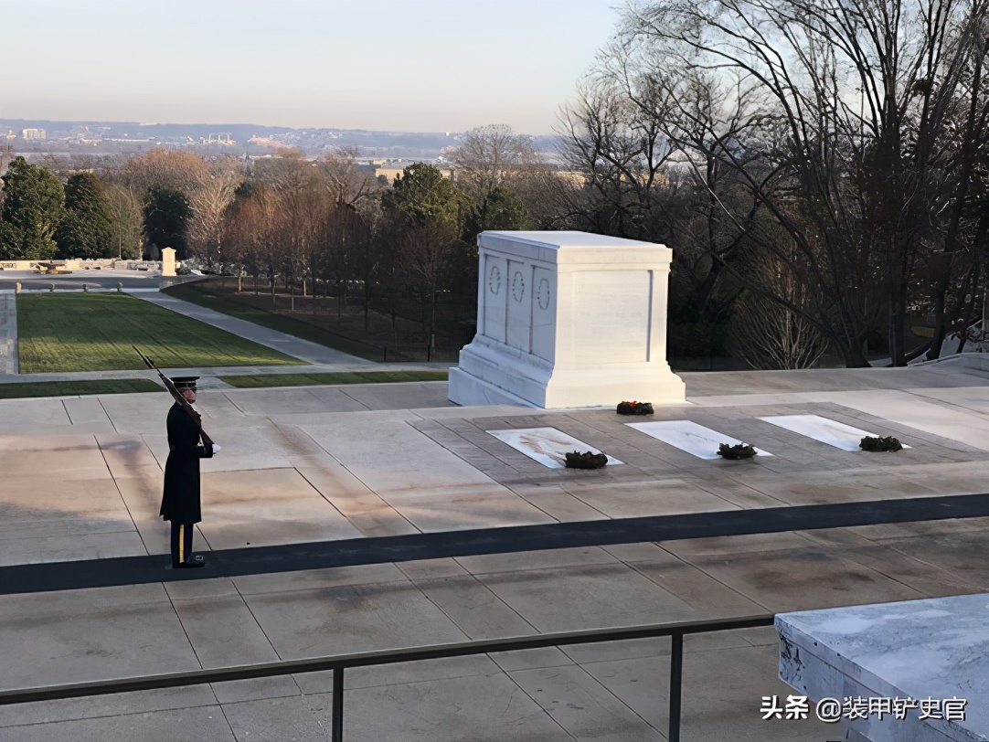 Tomb of the Unknown Soldier of the US Army, guards 24 hours a day, with ...