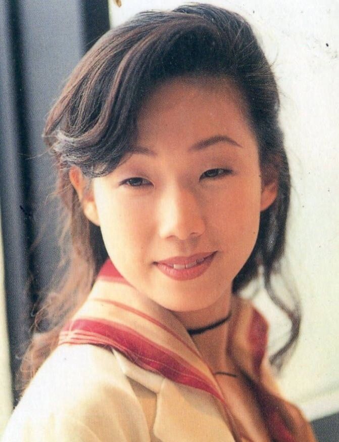 Hong Kong music scene's top ten female singers debut time and Fang Ling ...