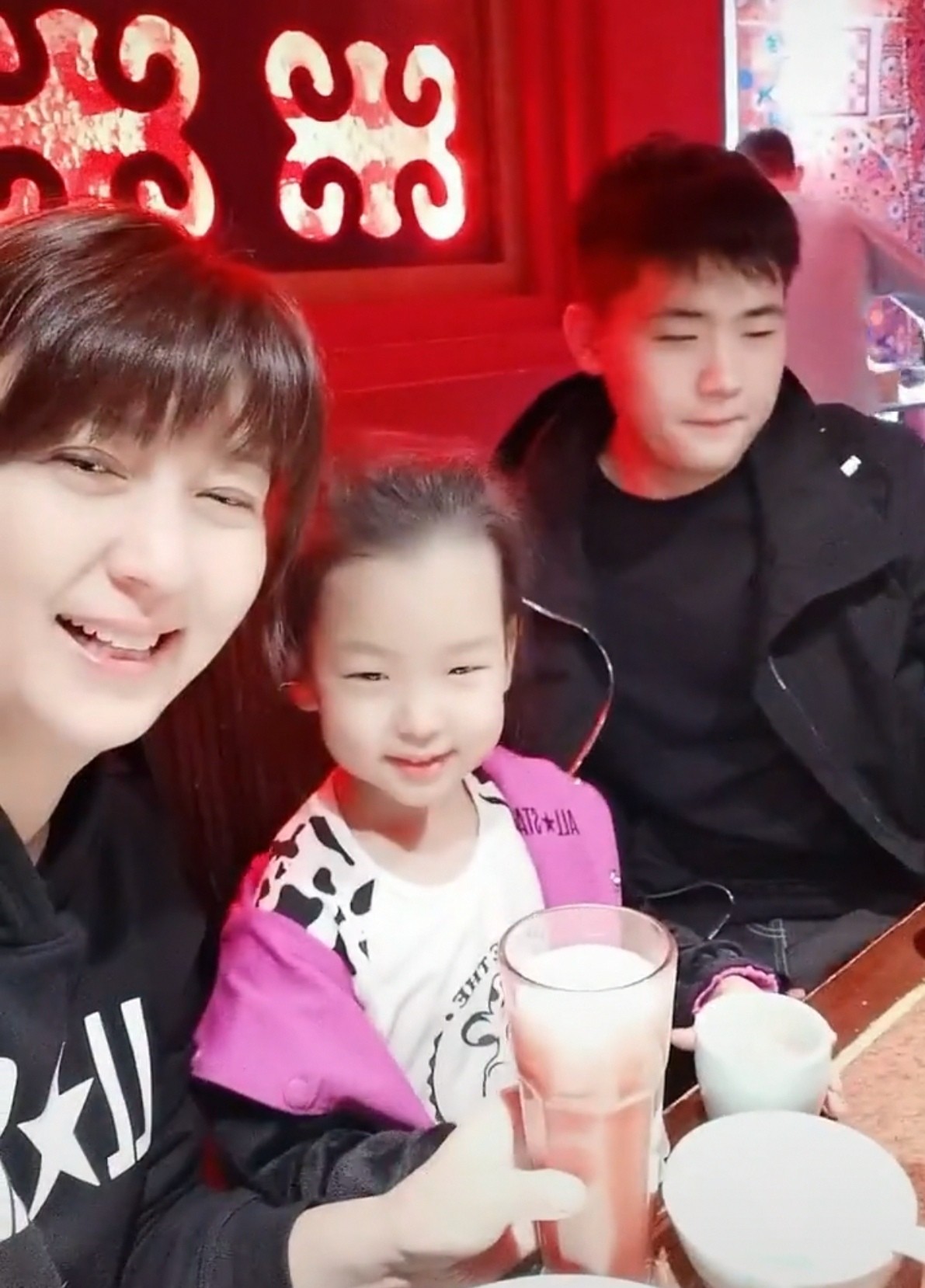 Yan Xuejing 4-year-old little daughter is random exposure, appearance ...