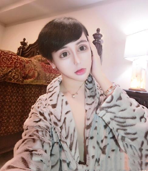 Liu Zichen took a selfie in the mirror without retouching the picture to reveal his true ...