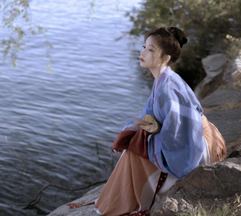Feng Timo's antiquity portrait is on the rise, beautiful and sassy ...