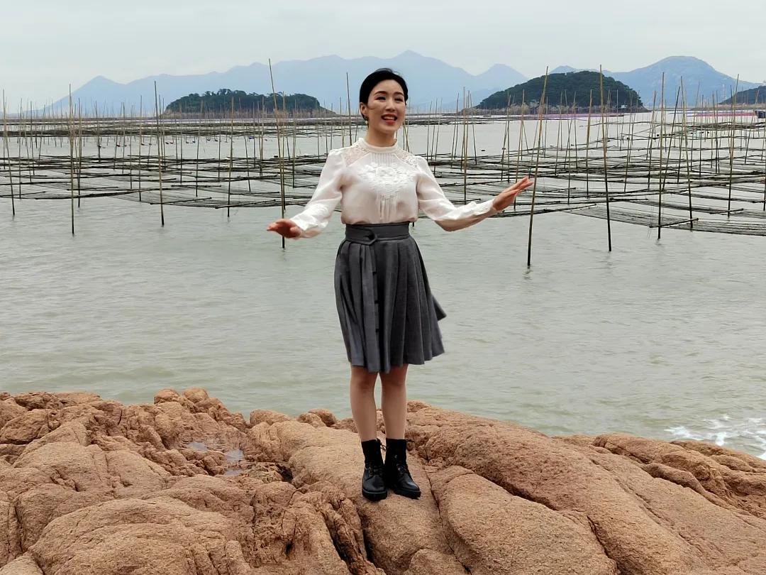 Singer Yi Wenhui went to Xiapu to shoot the MV for the song "The Sea in ...