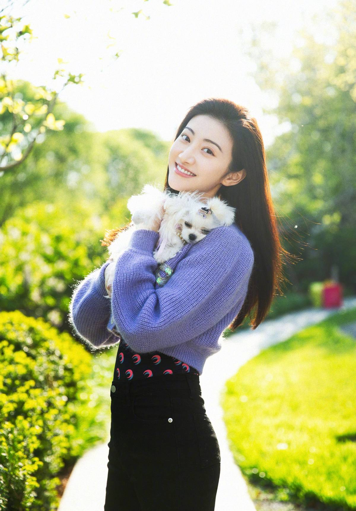 Tian Jing is really sweet and beautiful, the avocado green sweater and ...