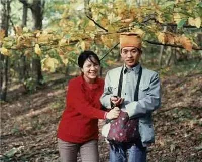 "The scumbag poet" Gu Cheng's life with two wives - iNEWS