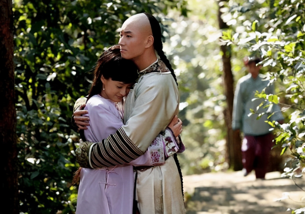 "Zhen Huan Biography" When the king of Guojun drank poisonous wine, he and Zhen Huan exchanged ...