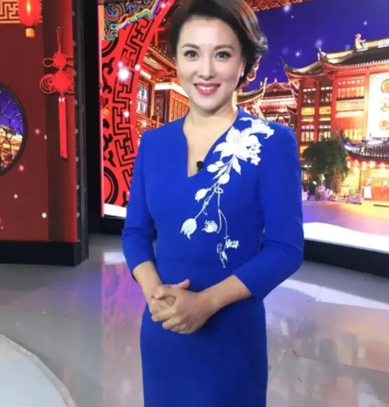 CCTV host: Meng Tong - iNEWS