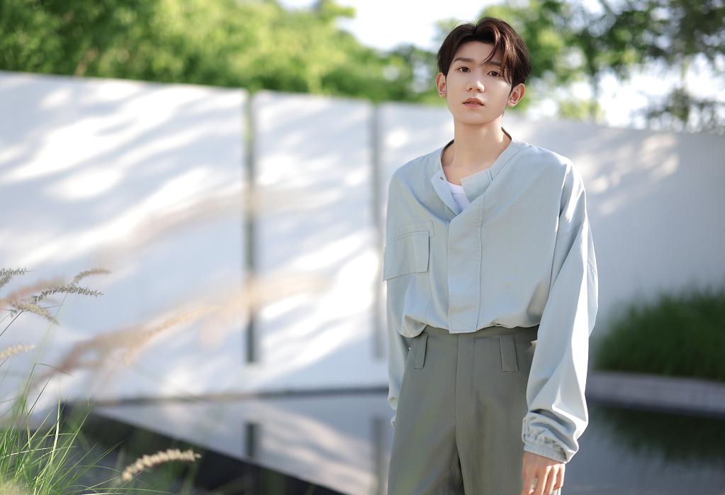 Wear high-end colors in summer, gray blue + light green exudes fresh ...