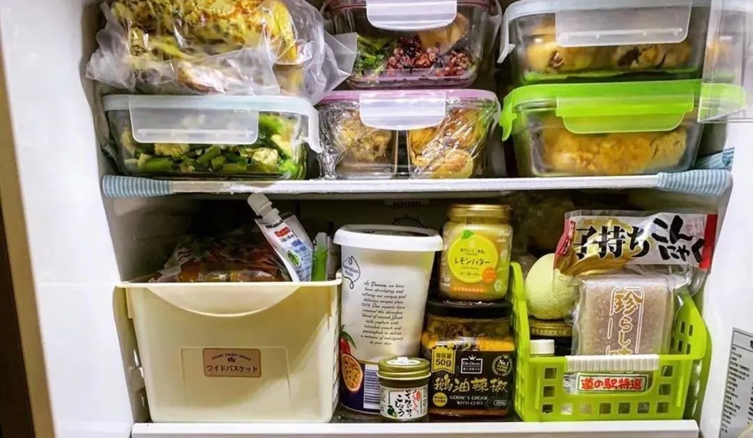 The refrigerator has been seriously overloaded?Try to store it like ...