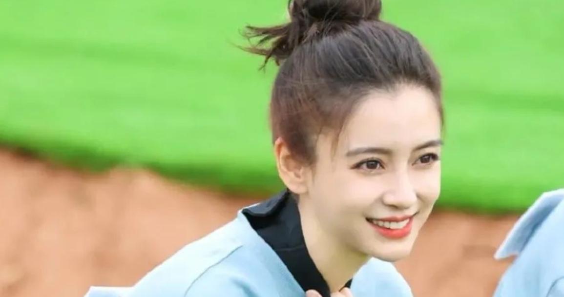 In the running man, the performance of her and Li Chen made us feel ...