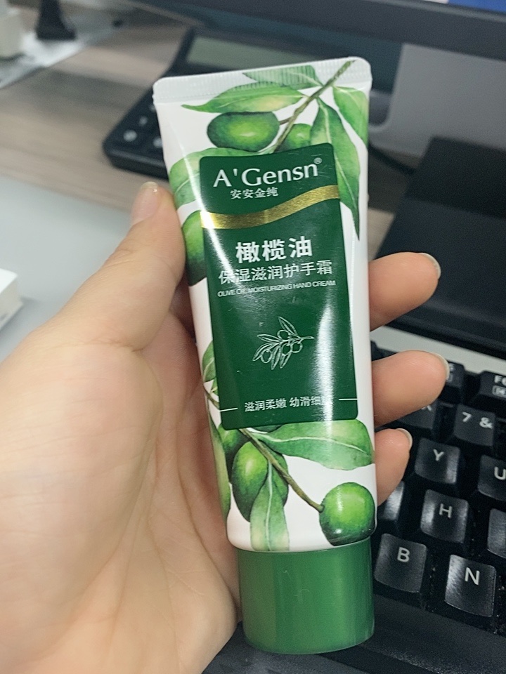 Easy to use to burst!A domestic hand cream that relies on strength to ...