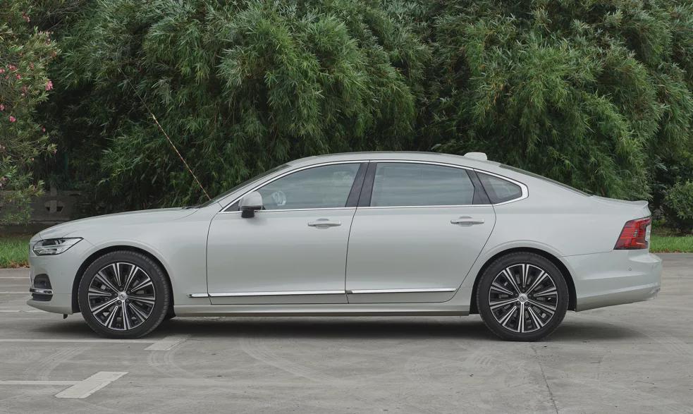 406,900 new Volvo S90 launch configuration upgrade - iNEWS