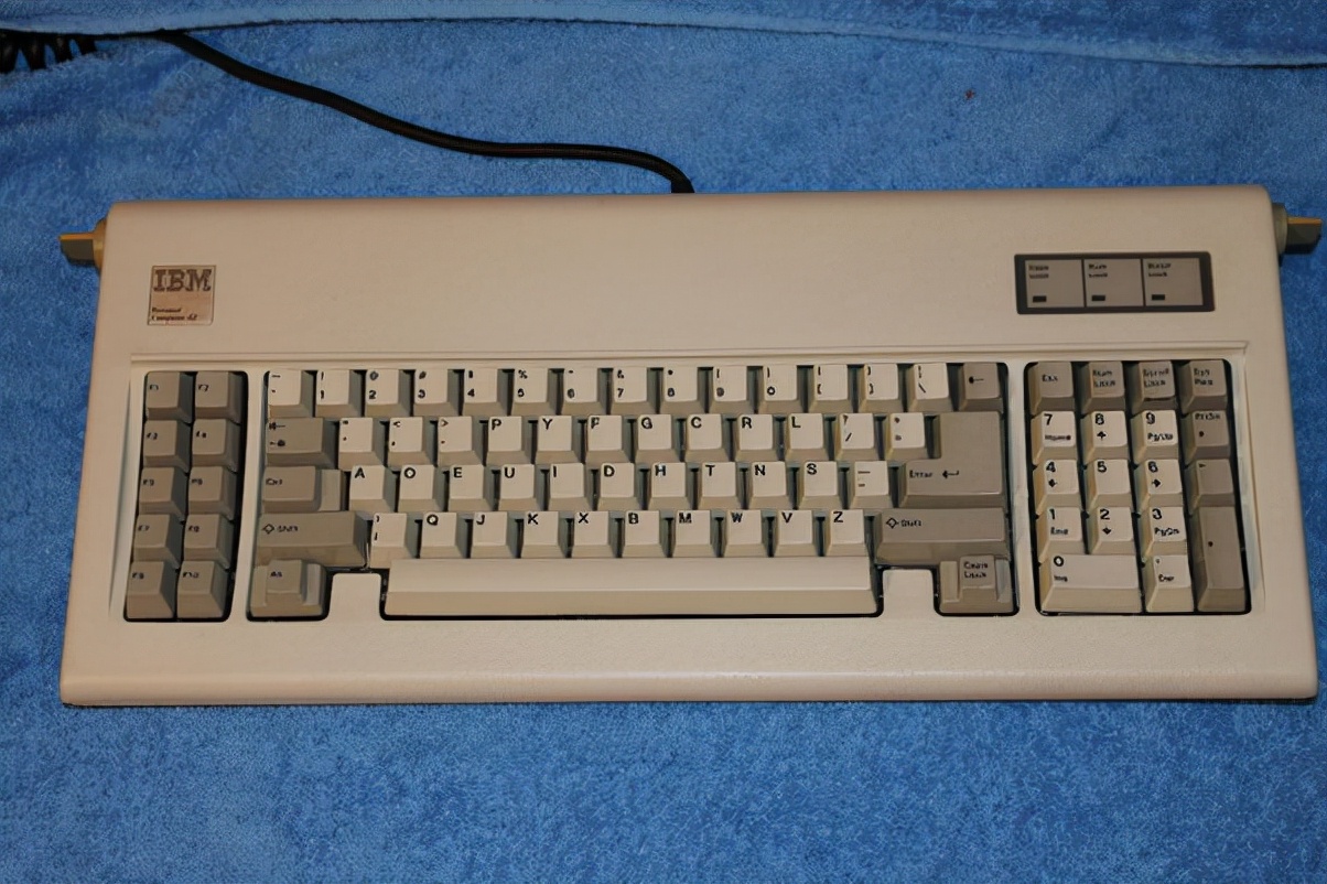 On the stone road paved in the 18th century, the relief of the computer ...