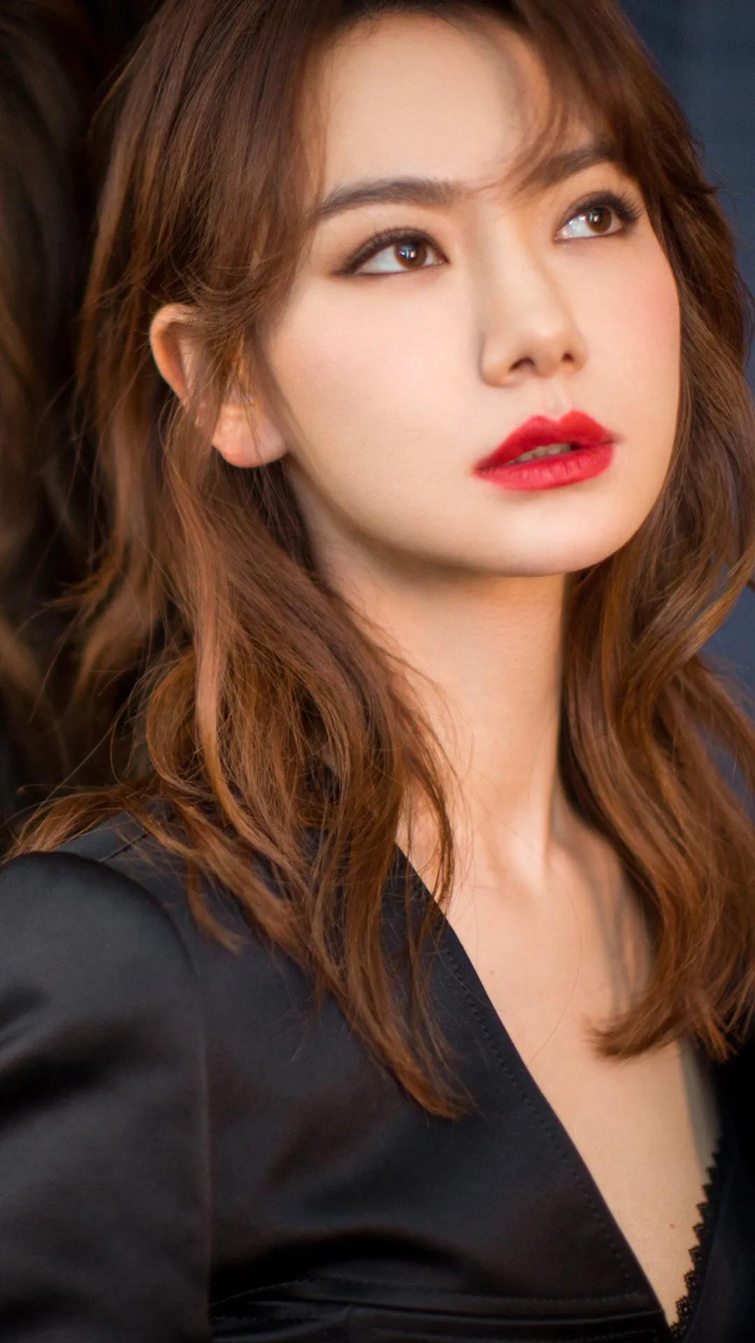 Qi Wei, beautiful and long legs - iNEWS