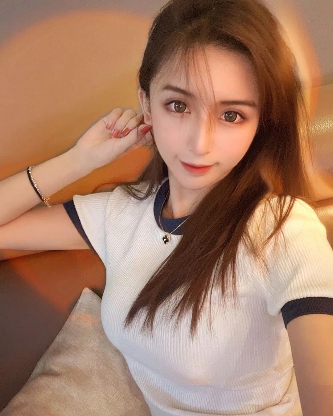 Ashley Cheung, the model, the skin is like fat, the face is like white ...