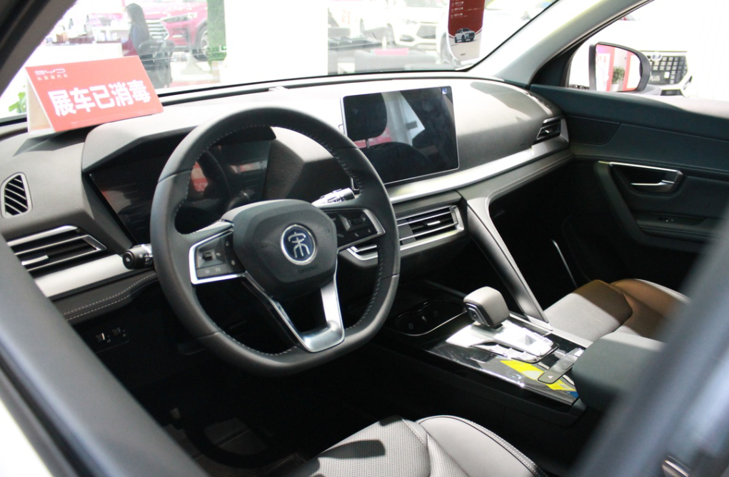 Exploring the BYD 4S store, the price of most models is firm, and the ...