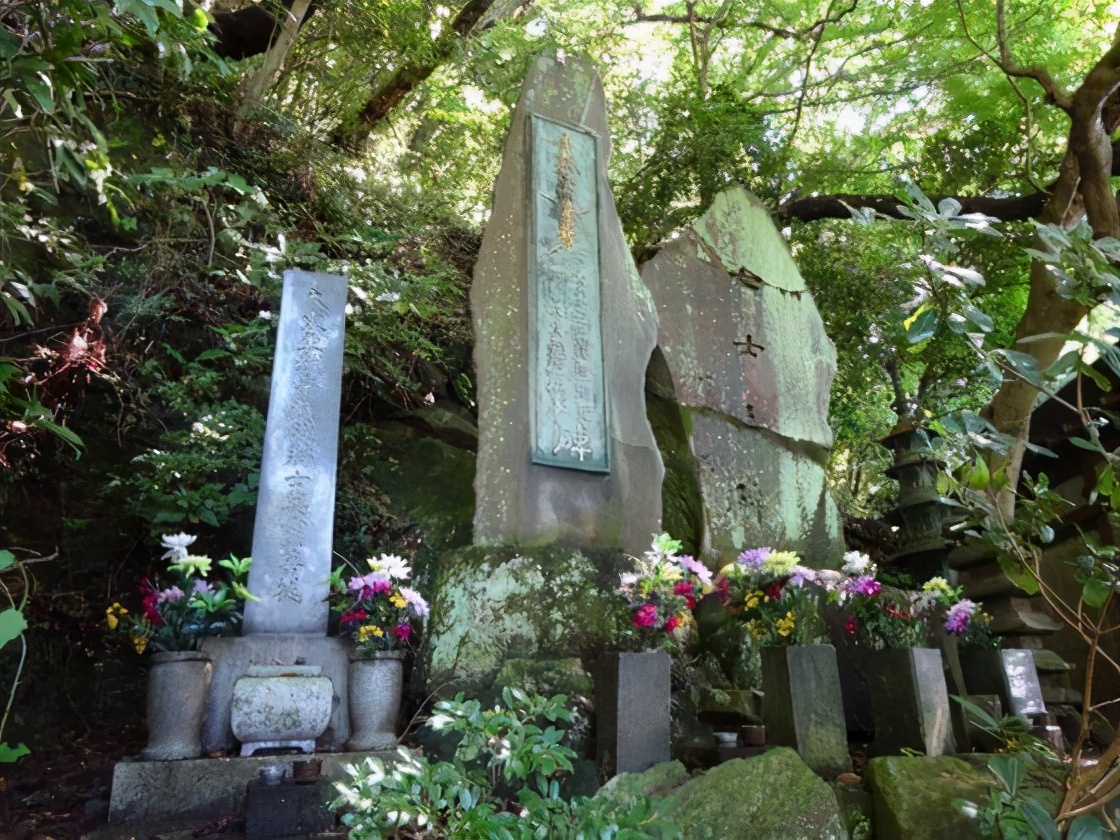 Japan's mudslide caused 2 deaths!There is a small Yasukuni Shrine on ...