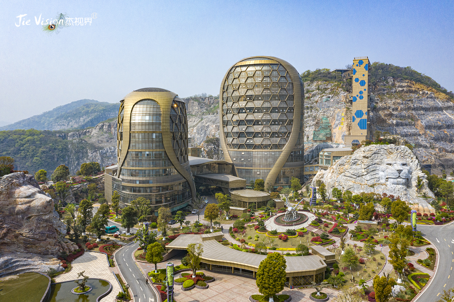 This "alien" building cost 3 billion "beehive" to attract countless ...