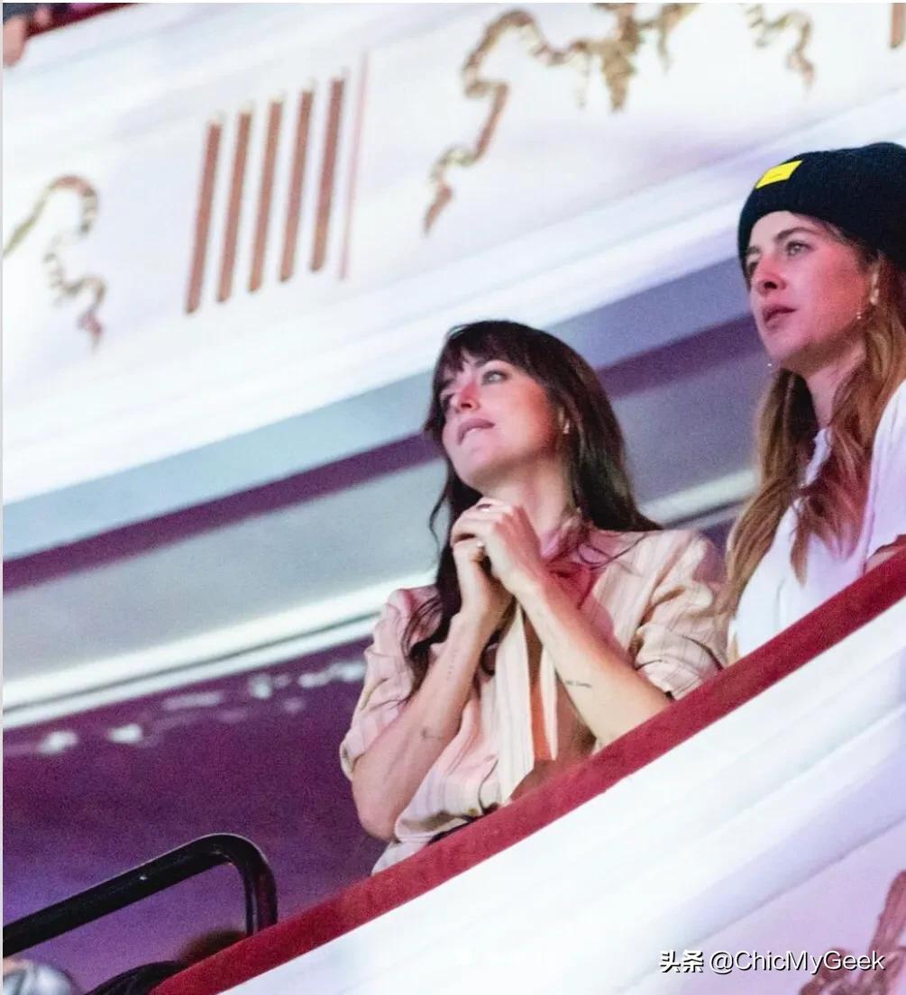 Coldplay lead singer confesses his girlfriend in concert!The current ...