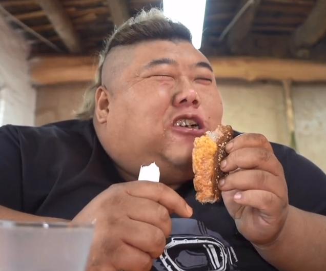 The 600-jin fat monkey had a red light on his body, and he revealed ...