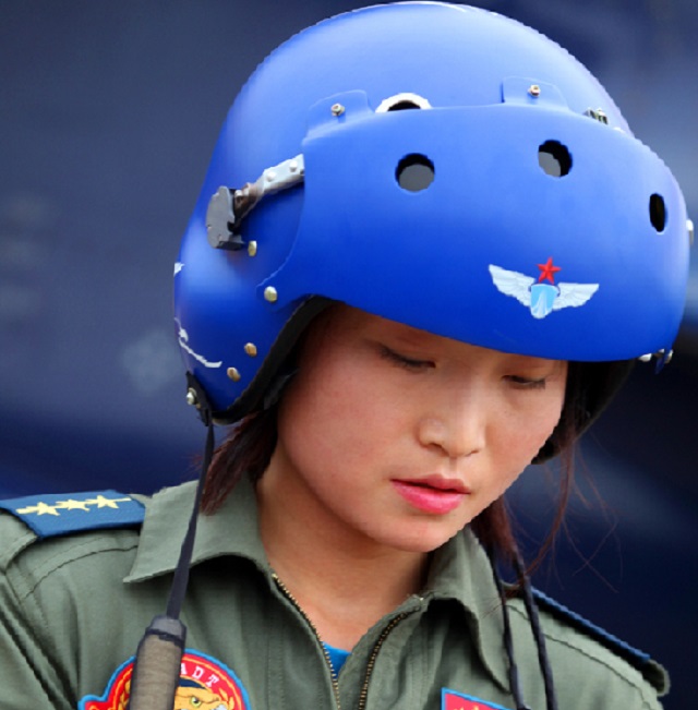 Yu Xu, the "superwoman" in the sky, drove the J-10 fighter jet to ...