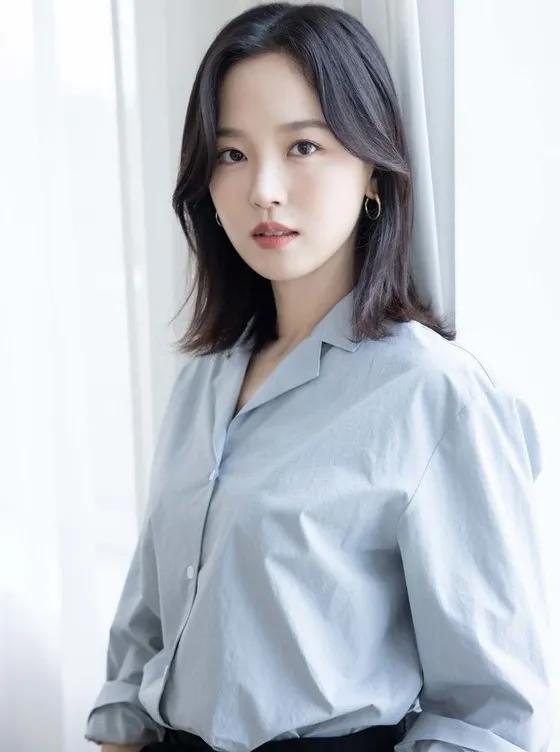 Kang Hannah in the Age of Innocence - iNEWS