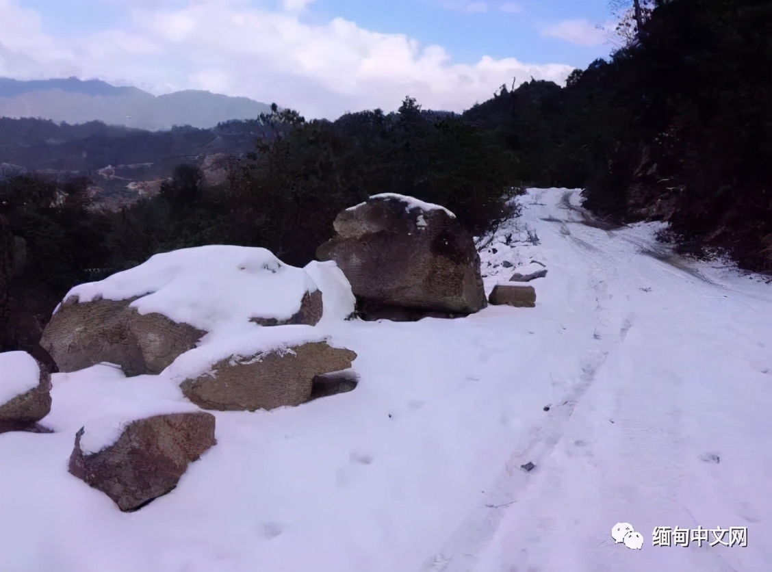 In hot Myanmar, there are areas covered with snow all the year round ...