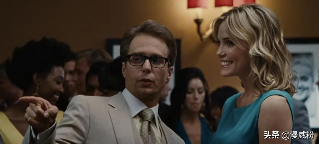 The female reporter who got on the bed with Iron Man appeared low-key ...