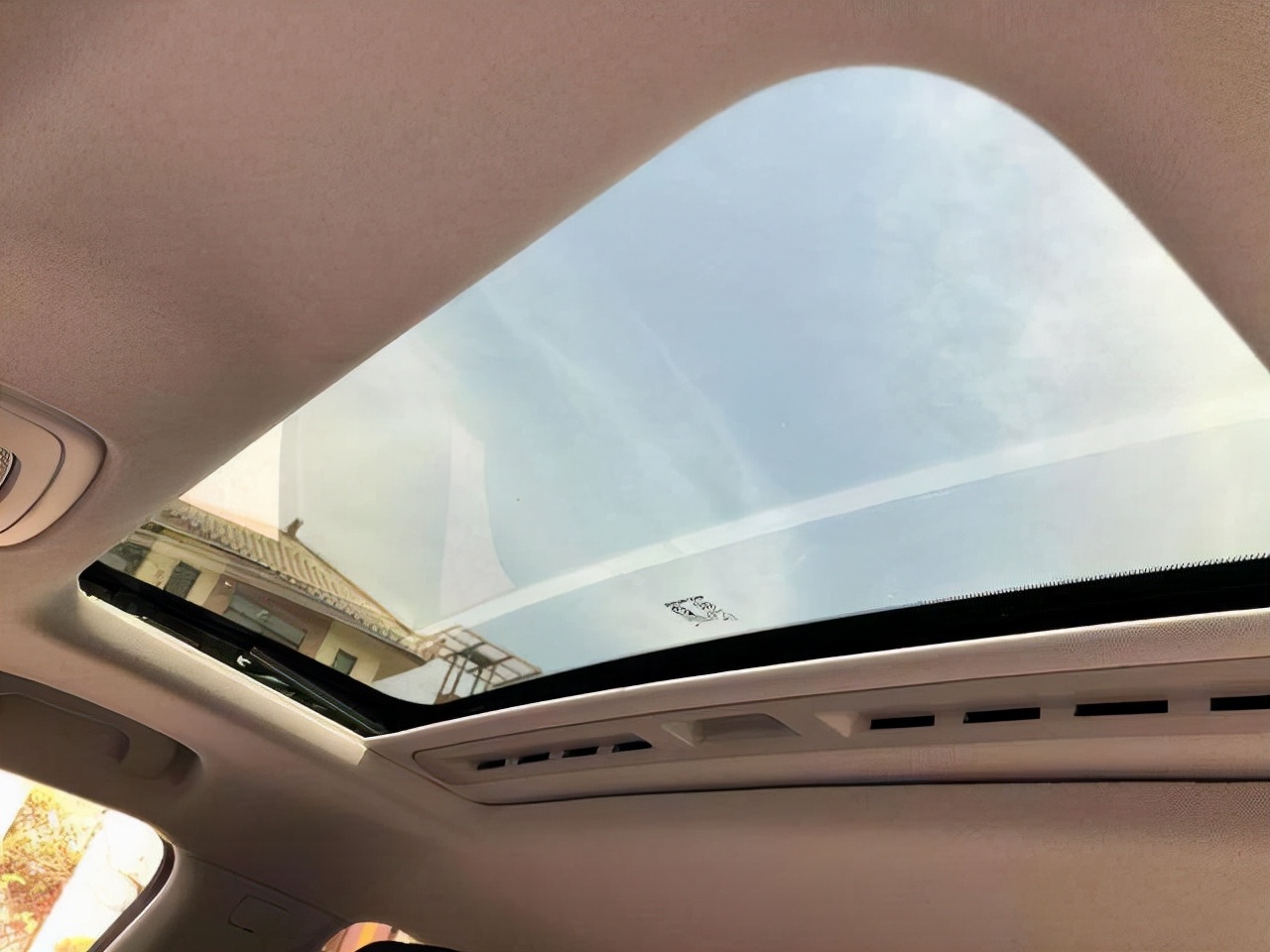 The car sunroof is useless?I'll know it in winter, smile with a ...