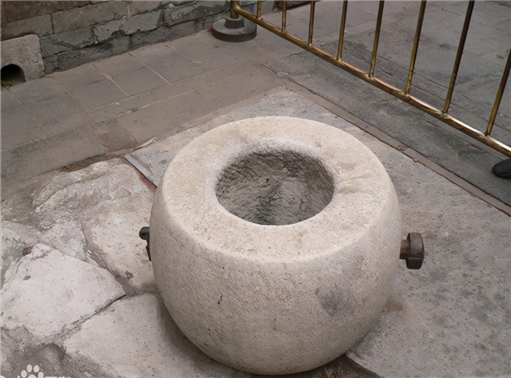 In 1900, Cixi pushed Concubine Zhen into the well, but the mouth of the ...