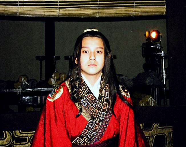 The young emperors played by these three male stars, they hold the ...