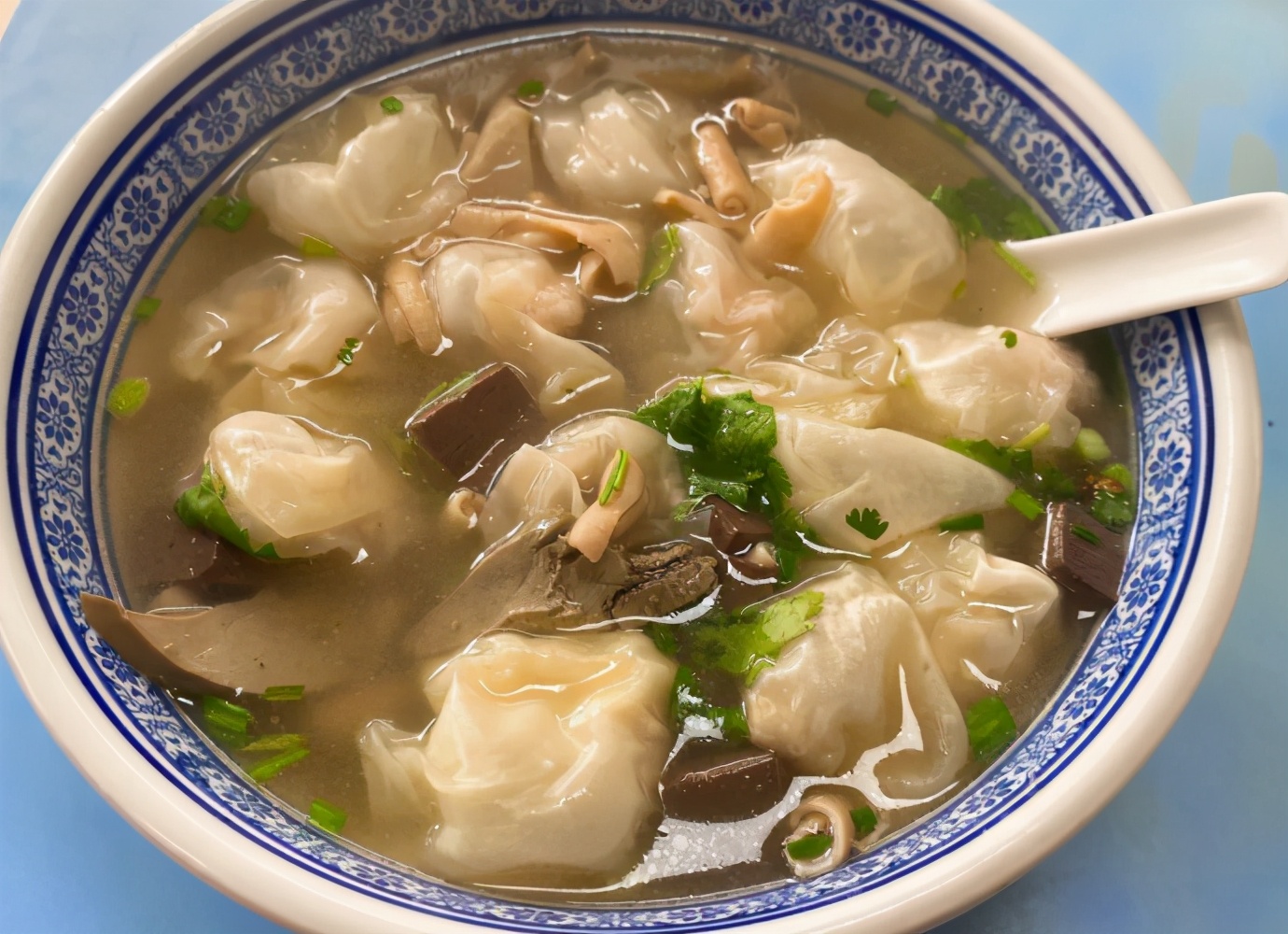 This wonton shop in Wuxi has been around for more than 30 years. A bowl ...