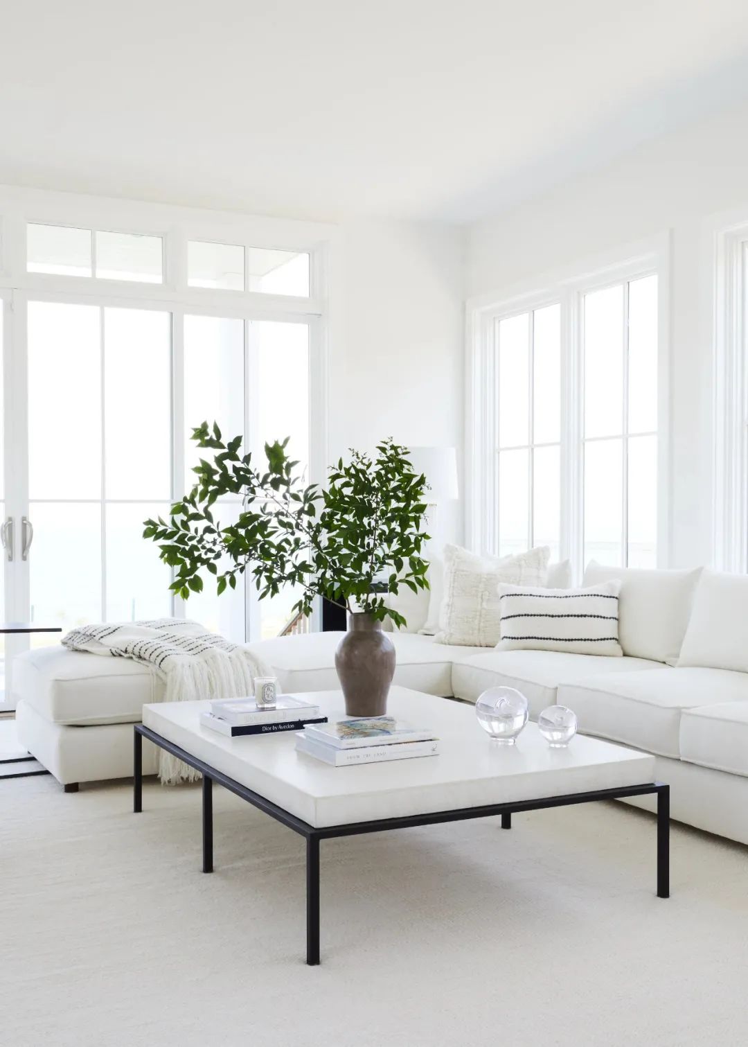 White modern minimalist style apartment decoration, when finished, you ...