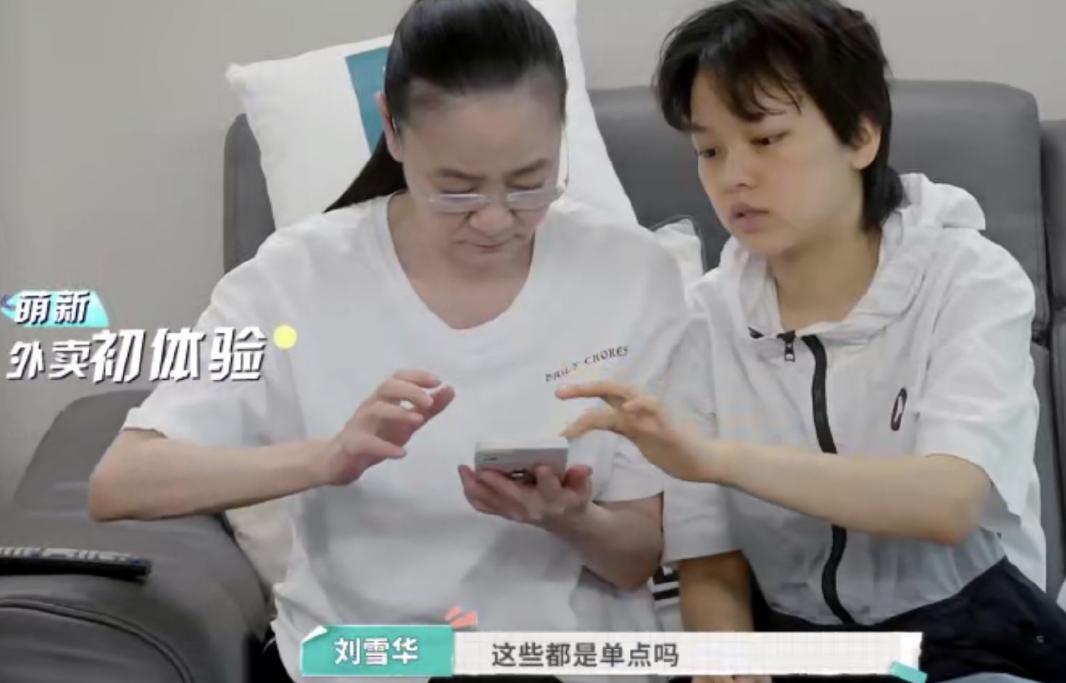 Liu Xuehua gave Lahong Beibei a gift, but she burst into tears ...