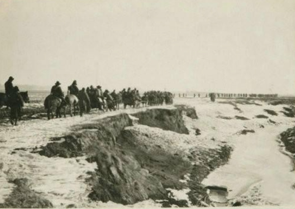 Frustrated in suppressing the bandits, Wang Kuixian pretended to be a ...