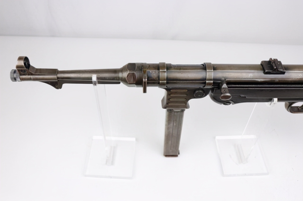 The MP40 submachine gun seized by American soldiers, brought back with ...