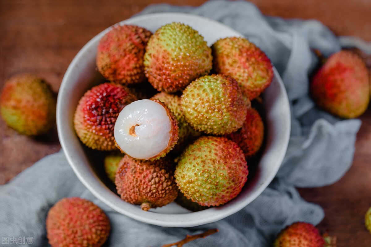 Fruit growers don't store lychees directly in the refrigerator. They ...