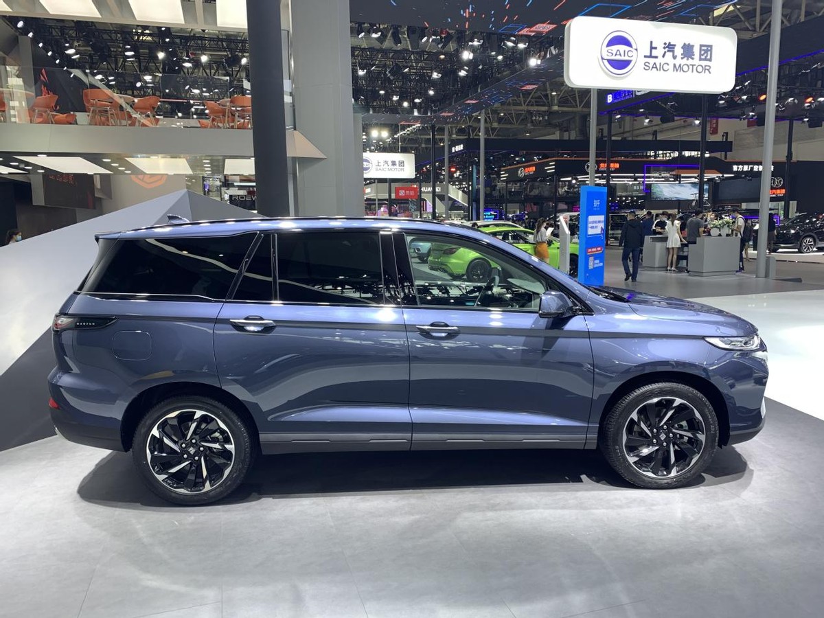 The new Baojun RS-7, which is positioned as a medium and large SUV ...