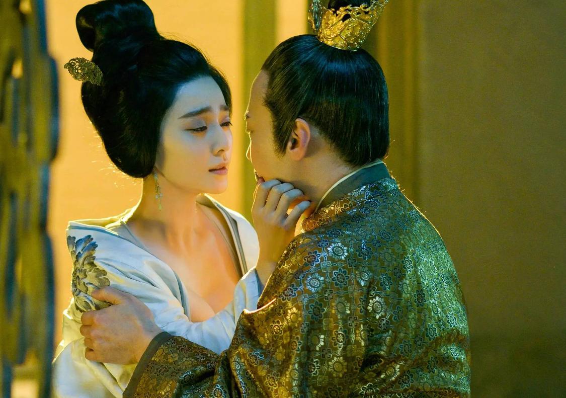 Historian: She is the first female emperor of China. A straight woman ...