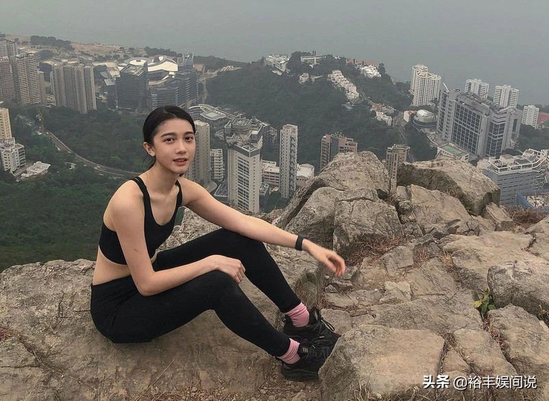 Li Zezhen officially entered the entertainment circle, the first female ...