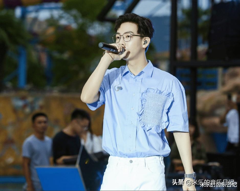 Hu Xia's heart-warming sing for the 2021 graduation season, in the same ...