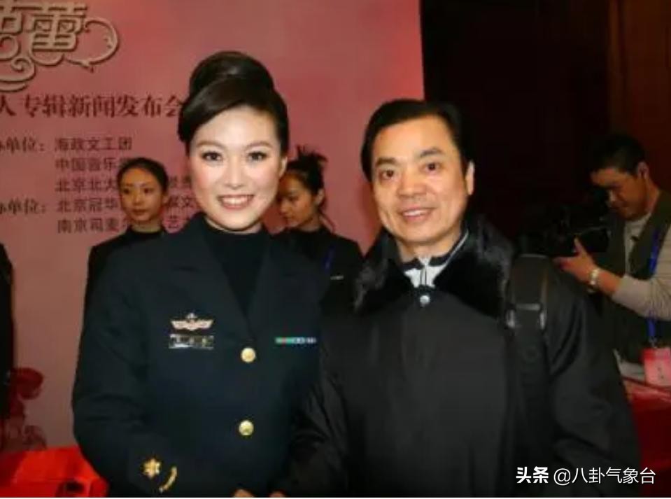 Face-bumping dancer Zhou Jie cut off her long hair for love on the ...