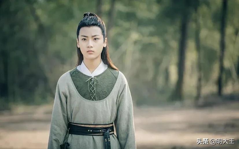 Bian Cheng, an actor under the age of 18, smokes in public and became a ...